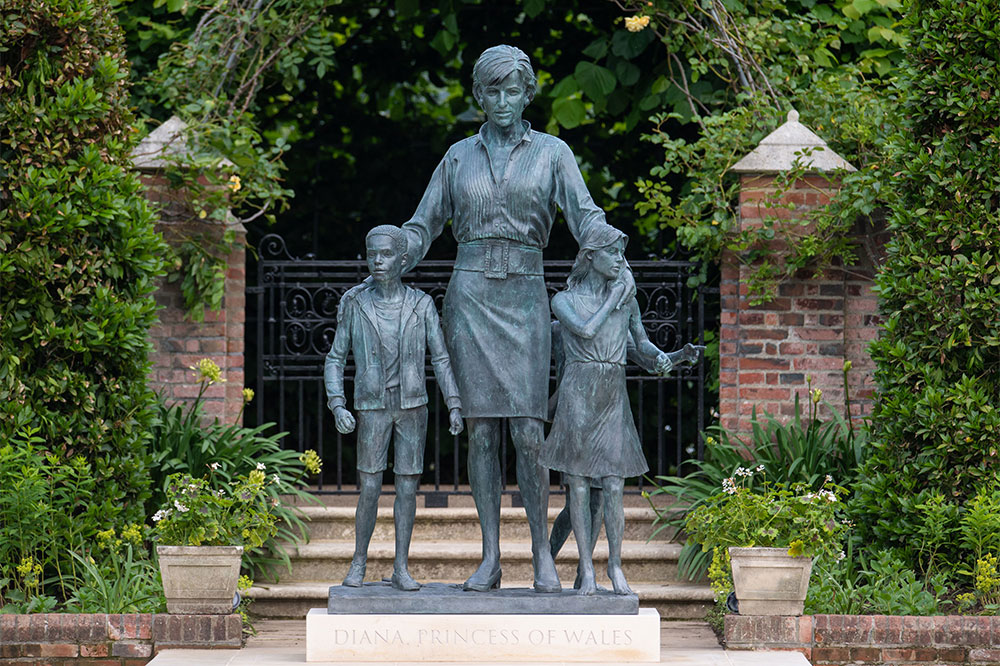 Diana was a fashion icon, so why is her statue in Kensington Gardens so ...