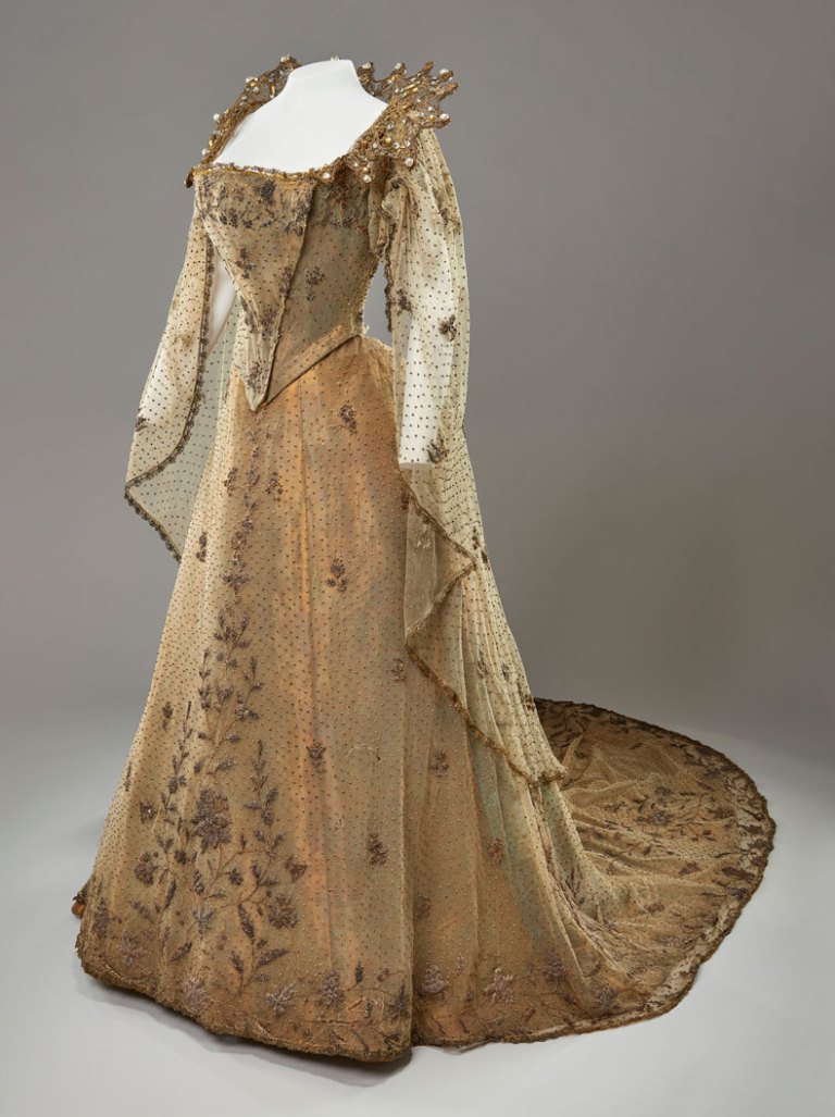 The British Royal Family’s love of bling - Apollo Magazine